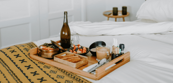 20 Easy Breakfast in Bed Ideas That Feel Like Love on a Tray - Thriving ...